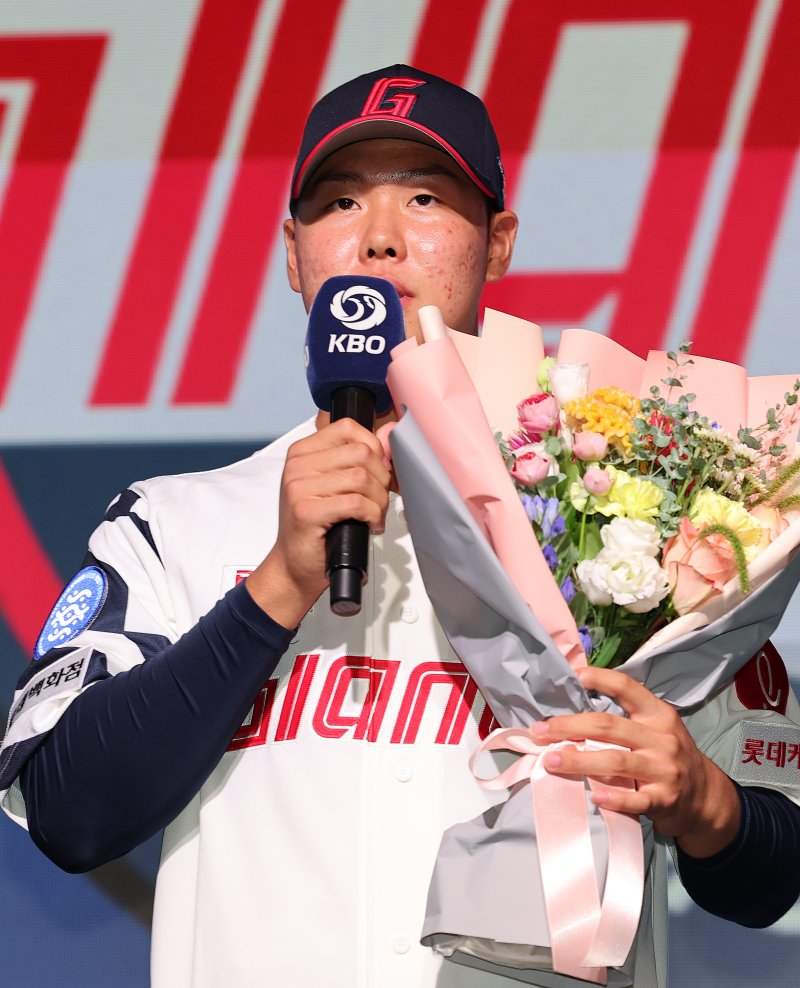 "NC 위해 오른팔 바치겠다", "최동원 선배 반이라도" KBO 루키들의 말말말 - 파이낸셜뉴스