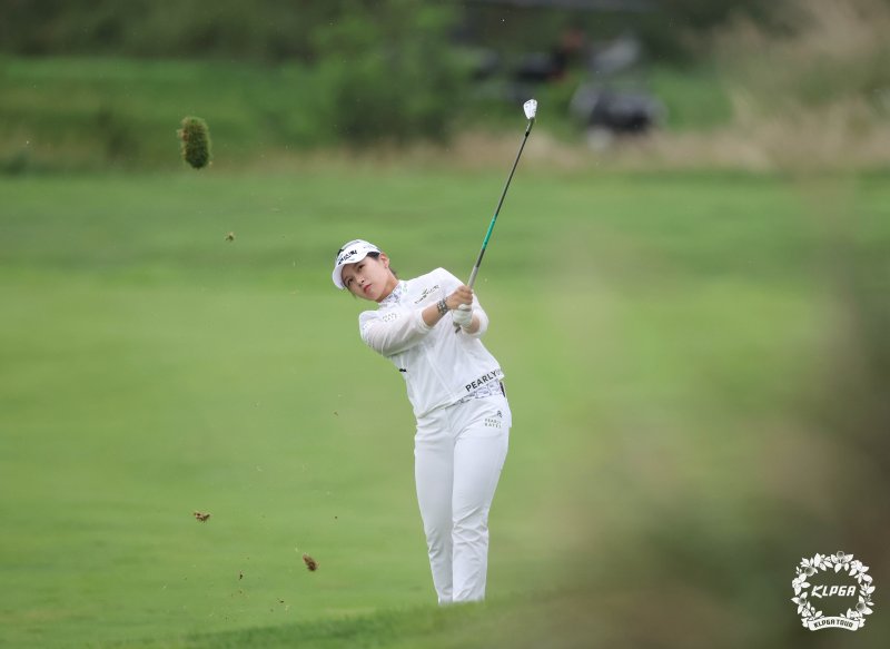 박현경‧송가은‧이소영, KLPGA 하나금융그룹 챔피언십 첫날 공동 선두 - 파이낸셜뉴스