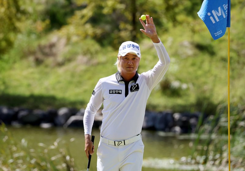 9언더파 맹타 휘두른 허인회, KPGA 코리안 투어 통산 5승 달성 - 파이낸셜뉴스