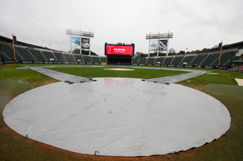 '1-2위 맞대결' 프로야구 잠실 LG-KT전 우천 취소…27일 더블헤더 - 파이낸셜뉴스