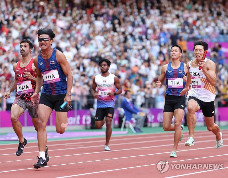 [아시안게임] 한국신과 0.01초 차…김국영 등 육상 남자 400m 계주 예선 2위 - 파이낸셜뉴스