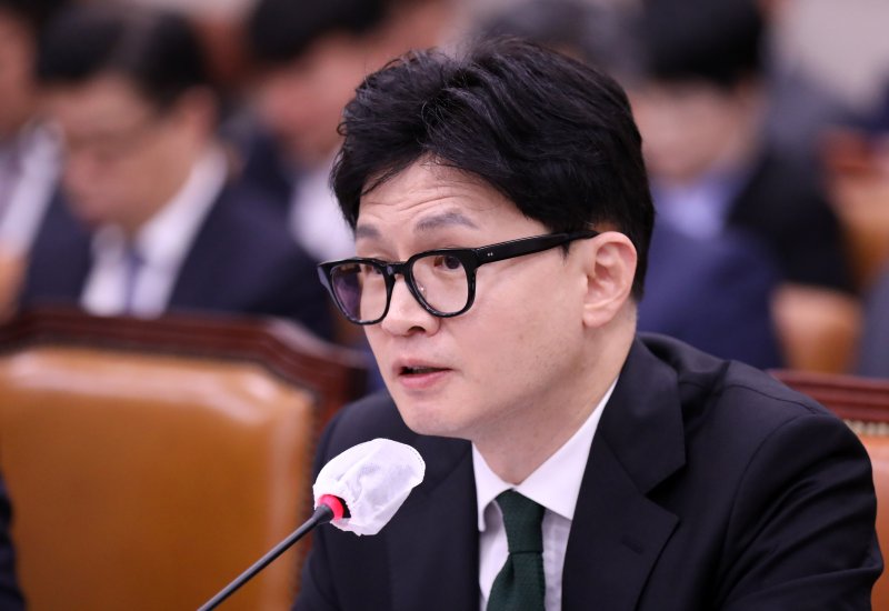 한동훈 장관 집 앞에서 흉기·토치 발견…용의자 추적 중 - 파이낸셜뉴스