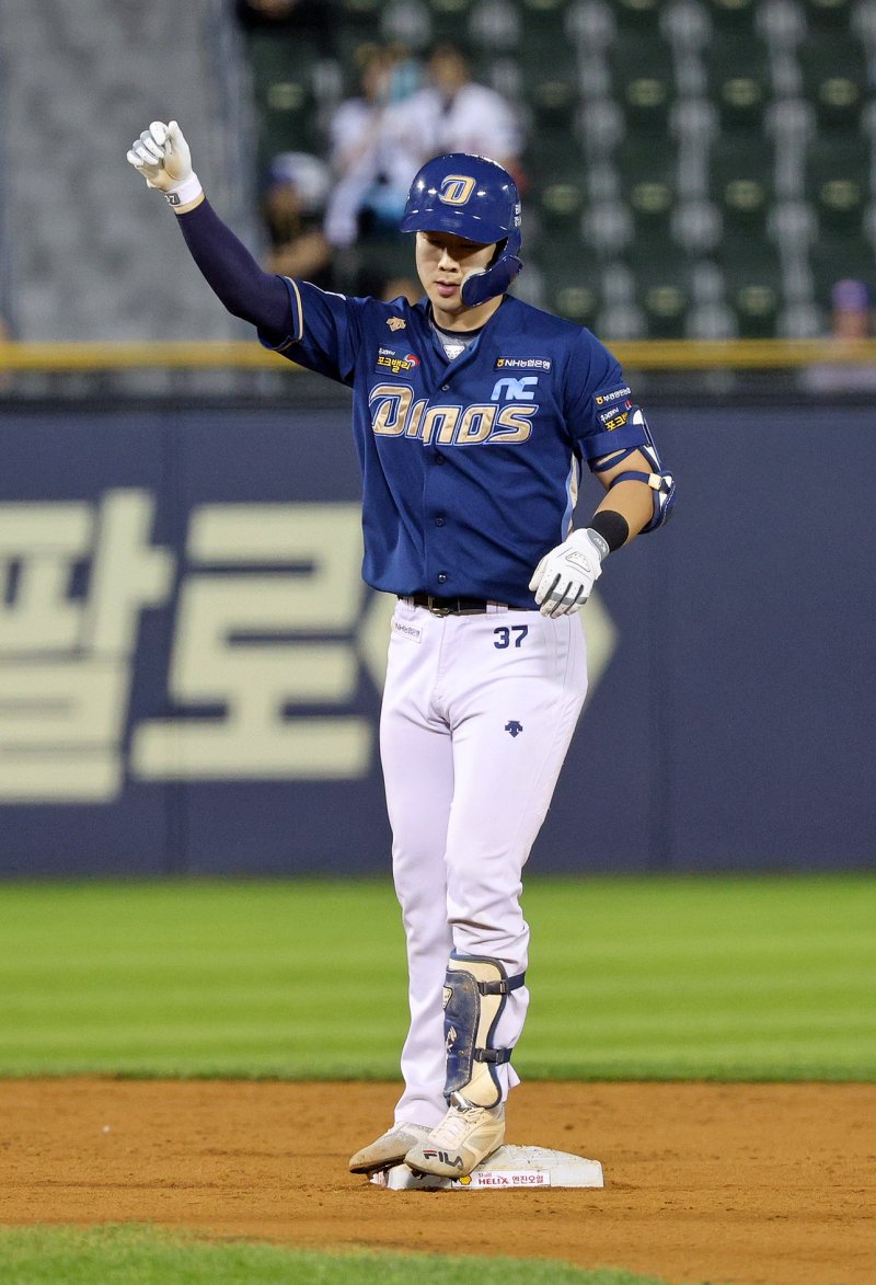 [WC1] NC 박건우, 무릎 통증서 회복…3번 타자 선발 출격 - 파이낸셜뉴스