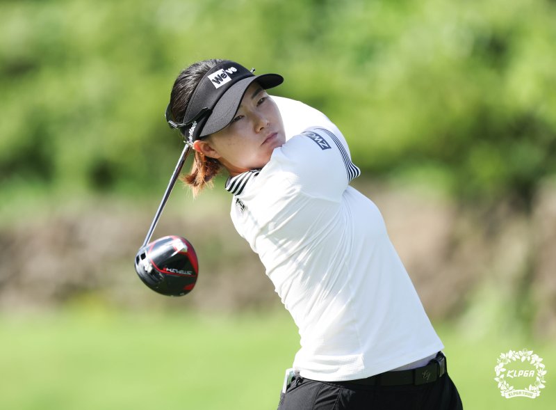 임희정, KLPGA 상상인·한경TV 오픈 이틀째 선두 질주…2위와 5타 차 - 파이낸셜뉴스