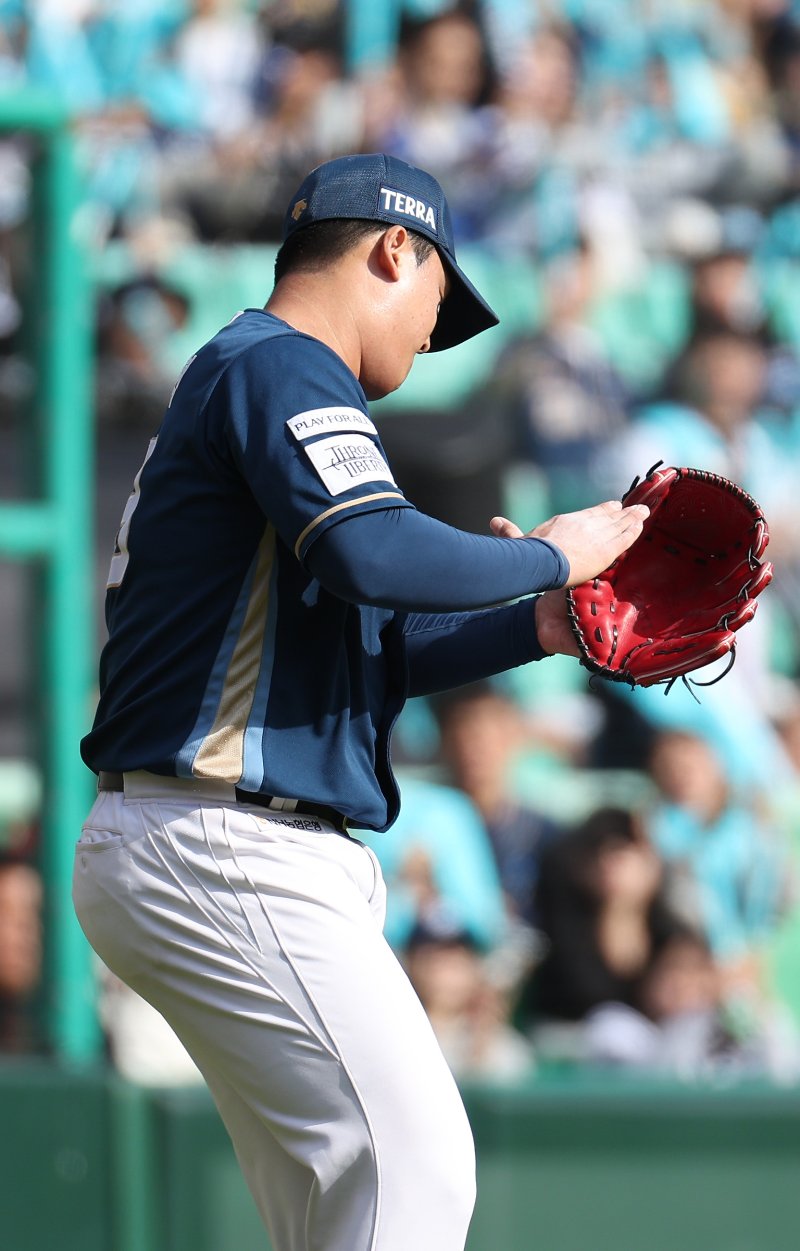 [준PO1] 페디 대신 나선 NC 신민혁, 5⅔닝 3K 무실점 역투 - 파이낸셜뉴스