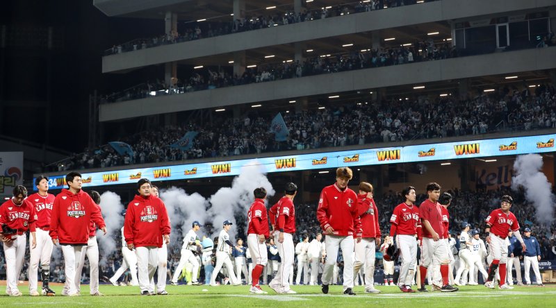 '디펜딩 챔프' SSG, PO 전패 탈락…보기 힘들어지는 한국시리즈 2연패 - 파이낸셜뉴스