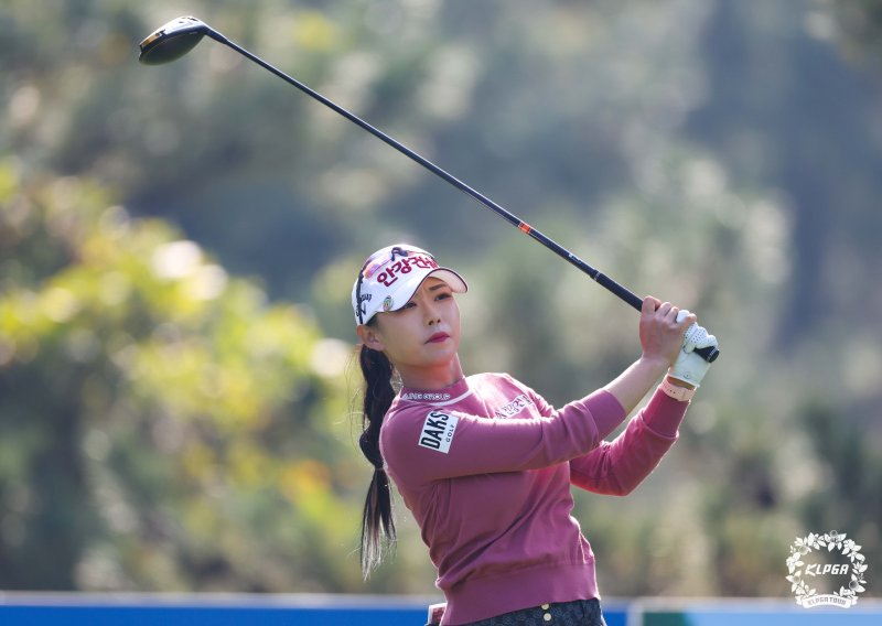 '시드권 확보 비상등' 이채은, KLPGA 레이디스 클래식 1R 공동 선두 - 파이낸셜뉴스