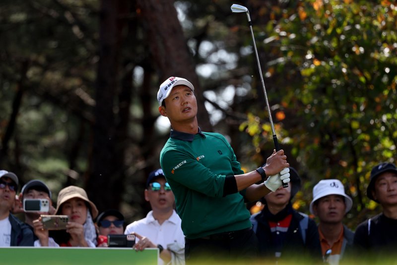 엄재웅, 부산오픈 정상…5년 만에 KPGA 통산 2승(종합) - 파이낸셜뉴스