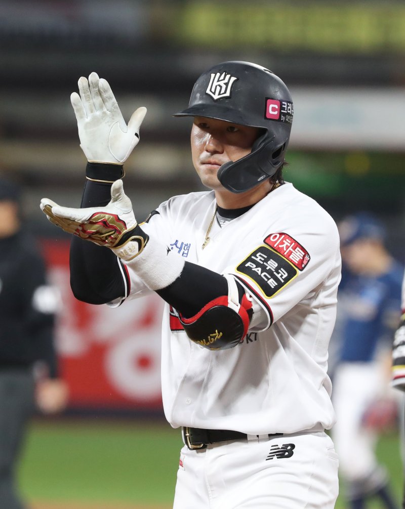 '삼성 왕조' 주역 김상수, KT 이적 후 첫 PS "우승하러 왔으니 기회 잡겠다"[PO1] - 파이낸셜뉴스