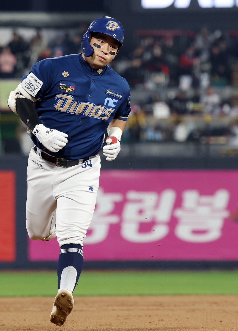 NC의 승부수 통했다…KT에 강한 오영수, 2회 첫 타석부터 솔로포[PO1] - 파이낸셜뉴스