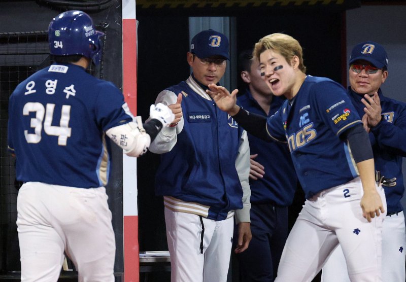 NC의 승부수 통했다…KT에 강한 오영수, 2회 첫 타석부터 솔로포[PO1] - 파이낸셜뉴스