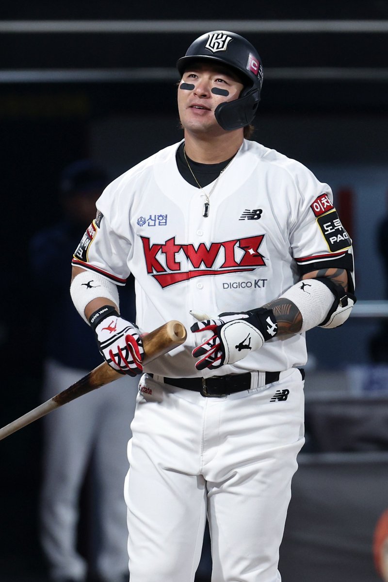 '1차전 충격패' KT, 페디에 꽁꽁 묶였던 중심 타선 부활이 관건[PO2] - 파이낸셜뉴스