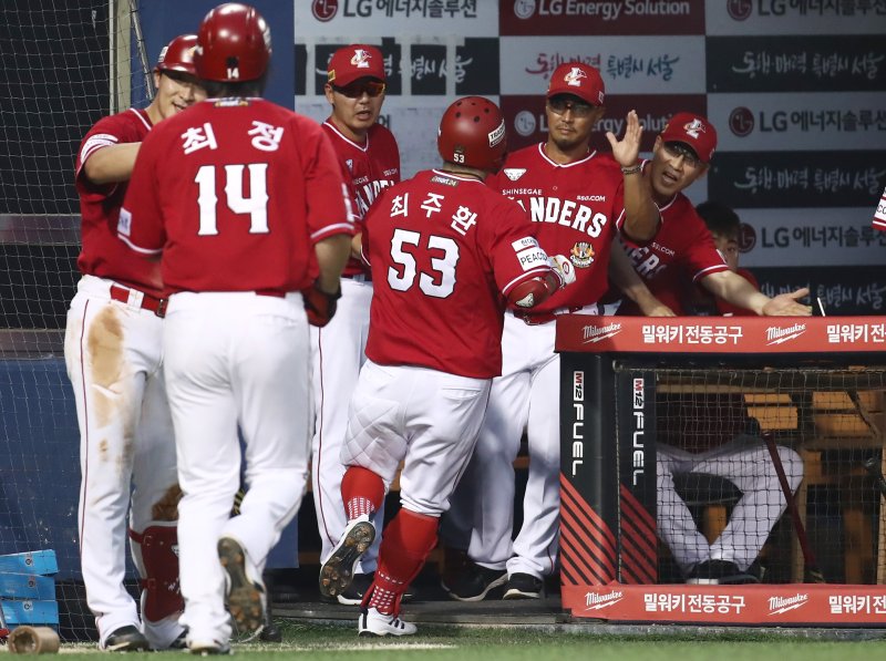 SK 색깔 빼는 SSG "팀 리모델링 위해 감독부터"…선수단도 - 파이낸셜뉴스