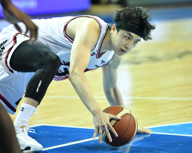 프로농구 정관장, 삼성 완파하고 공동 4위로…배병준 22점 - 파이낸셜뉴스