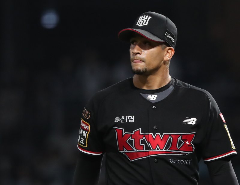 KT 쿠에바스, NC전 6이닝 무실점 쾌투…1차전 부진 완벽 만회[PO4] - 파이낸셜뉴스