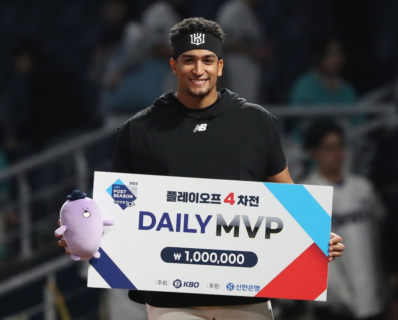 '1차전 부진 완벽 만회' KT 쿠에바스 "철저한 전력 분석으로 승리"[PO4] - 파이낸셜뉴스