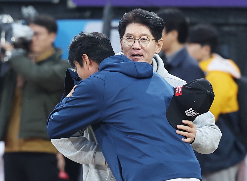 기적의 KS행…이강철 KT 감독 "5회 승부처, 대타 김민혁이 잘 쳤다"[PO5] - 파이낸셜뉴스