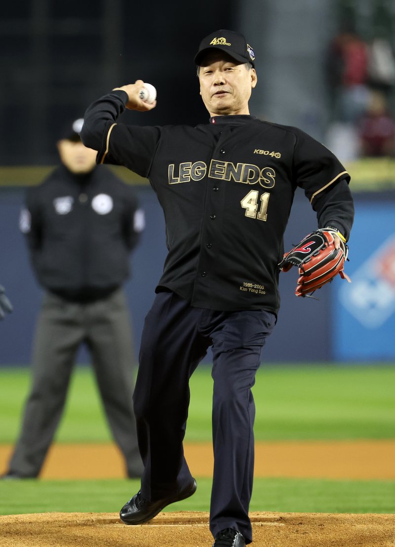 '1994 LG 우승 배터리' 김용수-김동수, KS 1차전 시투-시포 맡는다 - 파이낸셜뉴스