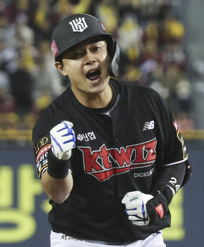 가을을 달구는 KT 문상철, 삼중살 지워낸 짜릿 결승타[KS] - 파이낸셜뉴스