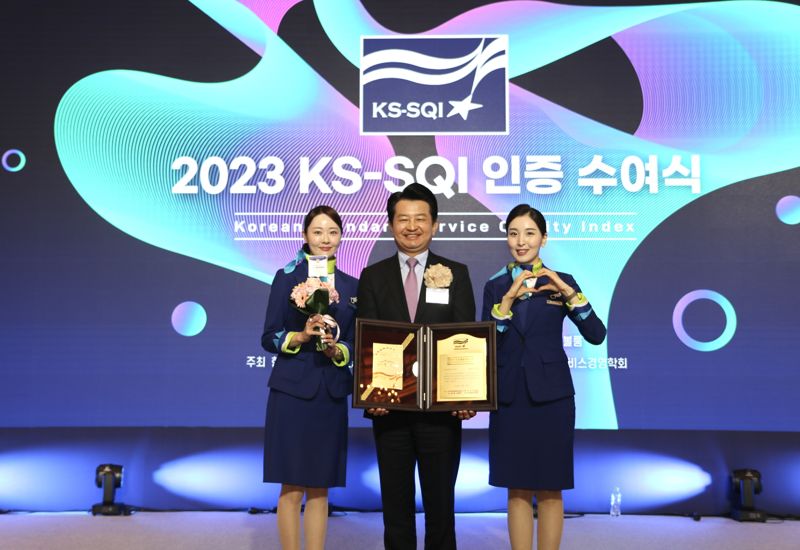 에어부산, 한국서비스품질지수 조사 LCC 부문 7년 연속 1위 - 파이낸셜뉴스