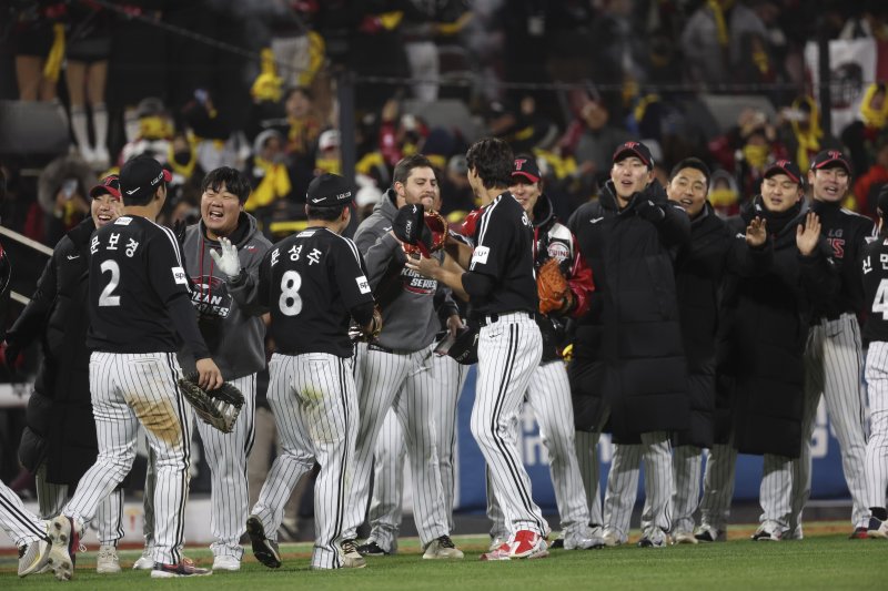 깊어가는 가을…LG-KT 4차전도 만원 관중[KS] - 파이낸셜뉴스