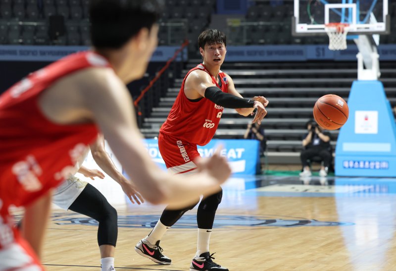 '몸값 30억 넘게 썼는데'…프로농구 2강 KCC·SK, 언제 반등할까 - 파이낸셜뉴스