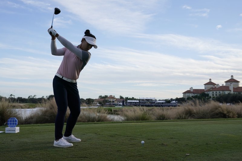 암벽등반하다 우승 놓친 양희영, 다시 기회…최종전 3R 선두 - 파이낸셜뉴스