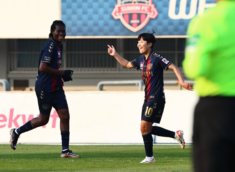 '지소연 멀티골' 수원FC, 현대제철과의 WK리그 챔프전 1차전 3-1 역전승 - 파이낸셜뉴스