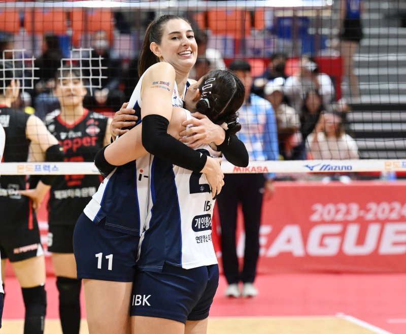 '요스바니 트리플크라운' 삼성화재, KB손보에 0-2→3-2 역전승(종합) - 파이낸셜뉴스