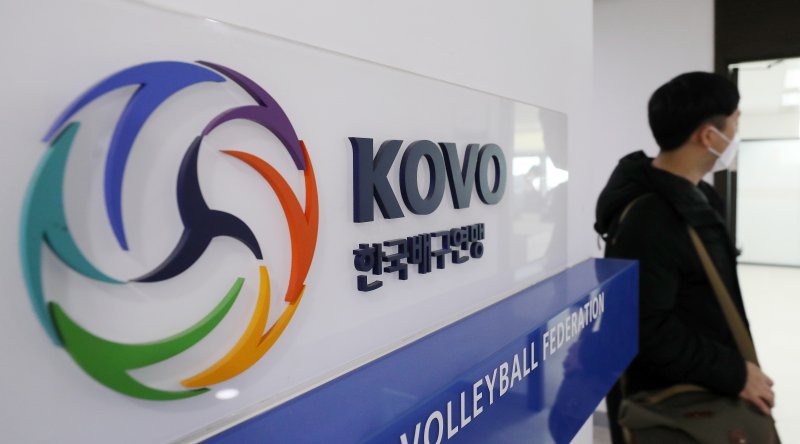 프로배구 심판이 구단 관계자에게 '돈 빌려달라'…KOVO, 해당 심판 제명 - 파이낸셜뉴스
