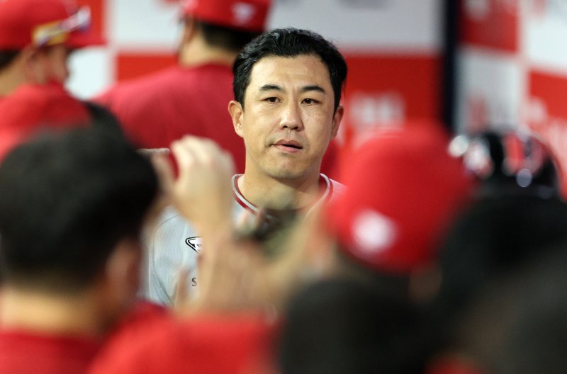 우승 5회·KS MVP 1회…23년 간 SSG에서 다 이룬 김강민, 한화서 새 출발 - 파이낸셜뉴스