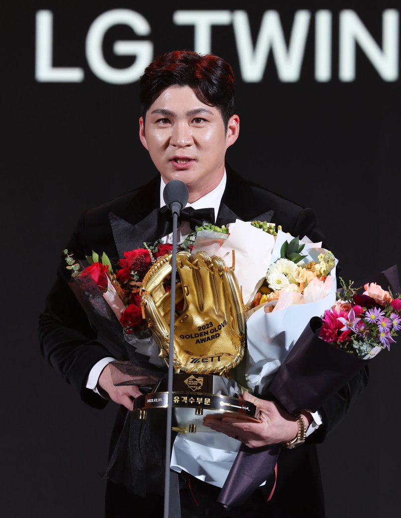 오지환, 유격수 골든글러브 주인공…'우승' LG, 수상자 3명 배출 - 파이낸셜뉴스