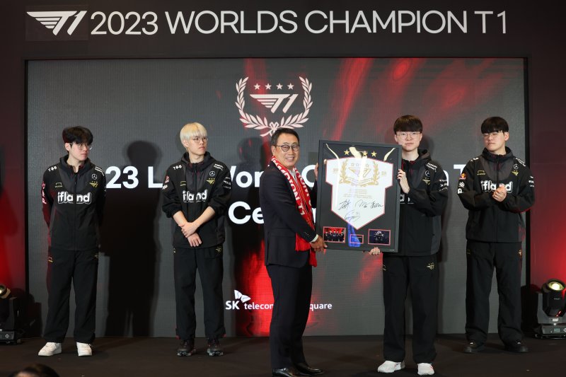 "최고의 선수들이 있을 곳은 오직 T1"…SKT, T1 롤드컵 축승회 개최 - 파이낸셜뉴스
