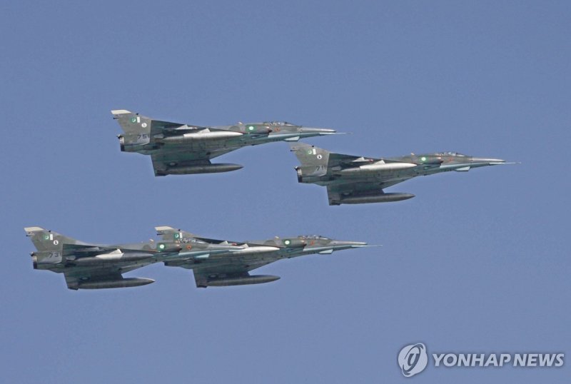 파키스탄, 이틀만에 이란 보복 공습…"여성·아동 등 7명 사망"(종합) - 파이낸셜뉴스