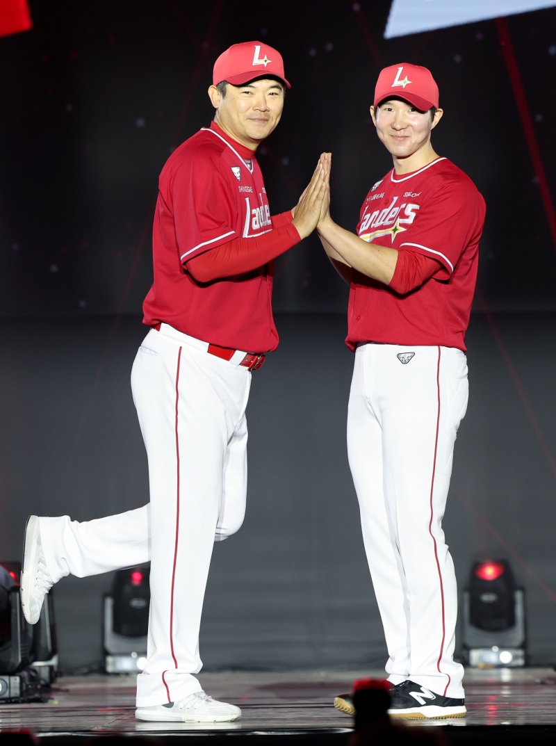 SSG랜더스 2024시즌 출정식…새 BI·유니폼 공개[뉴시스Pic] - 파이낸셜뉴스