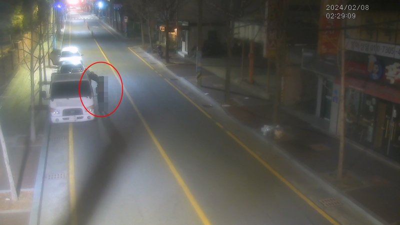 모르겠지 주류 차량서 빈병 슬쩍…cctv에 딱 걸렸다 파이낸셜뉴스