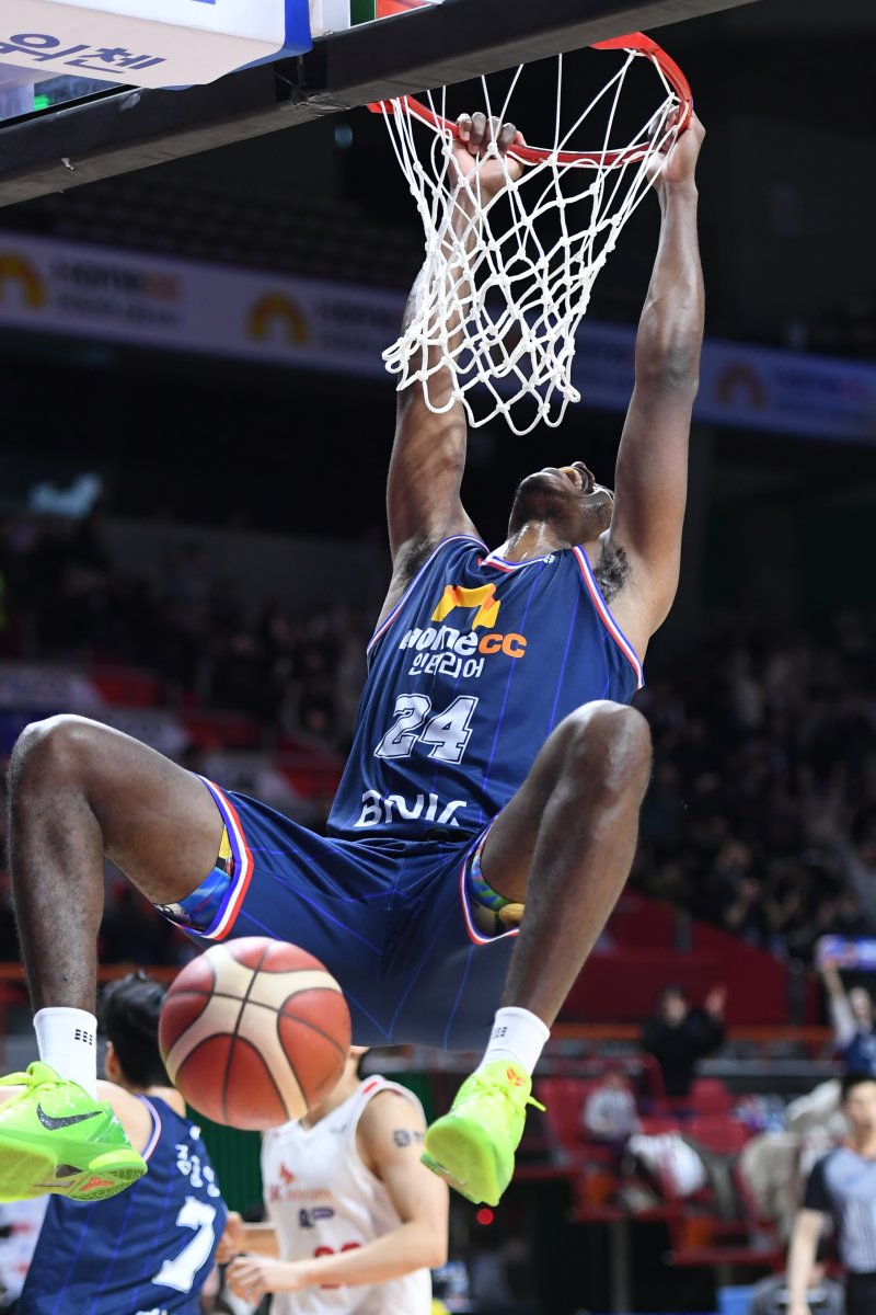 '존슨 더블더블' 프로농구 KCC, LG에 21점 차 대승 - 파이낸셜뉴스