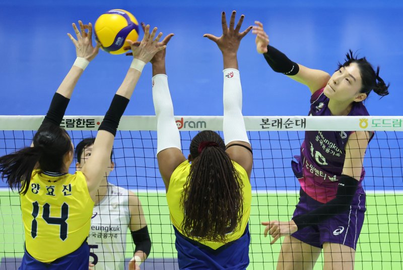 김연경, V리그 5R MVP 선정…양효진 제치고 女 역대 최다 8번째 위업 - 파이낸셜뉴스