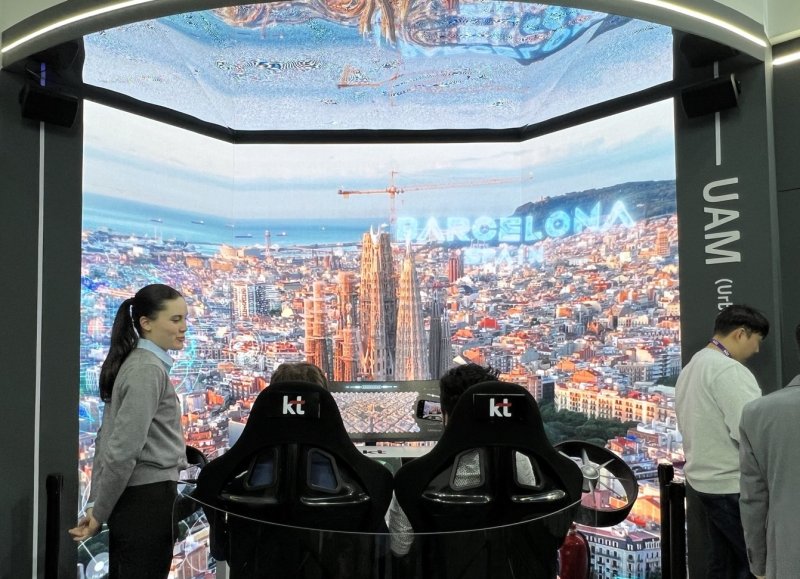 "나 지금 날고 있니"…SKT 실크기 UAM 전시 '시선강탈'[MWC 24] - 파이낸셜뉴스