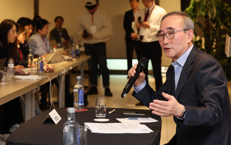 [MWC24] KT 김영섭 "본업 잘하려면 변해야…AICT 회사로 전환" - 파이낸셜뉴스