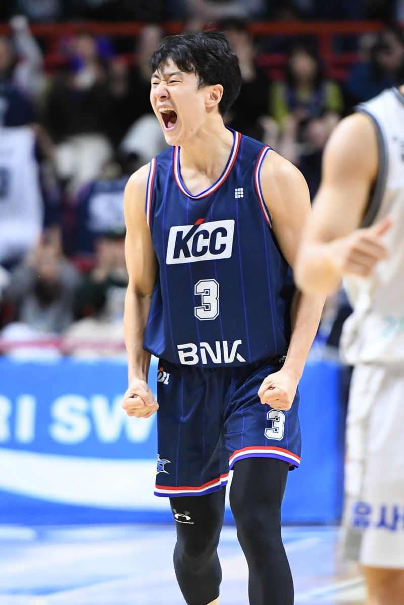 '최준용 26점' KCC, KT 8연승 저지…DB, 1위 확정 매직넘버 '6'(종합) - 파이낸셜뉴스