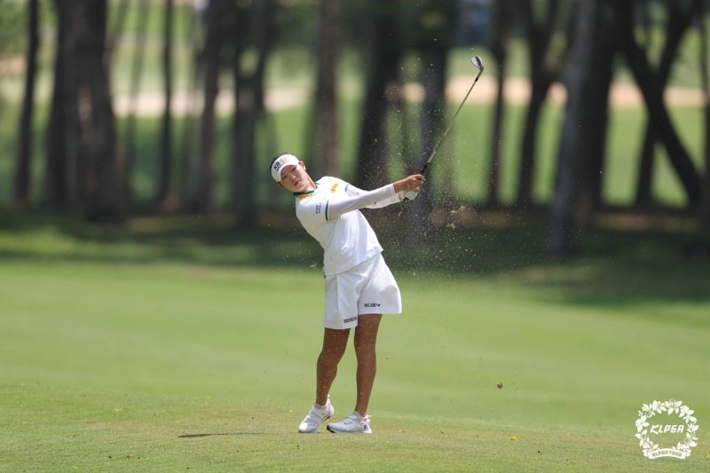 방신실, 블루캐니언 2R 단독 선두…KLPGA 시즌 첫 승 도전 - 파이낸셜뉴스