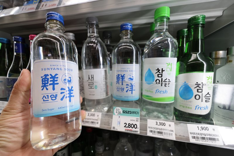 "편의점도 물가 안정에 동참"…신선식품부터 초저가 주류까지 - 파이낸셜뉴스