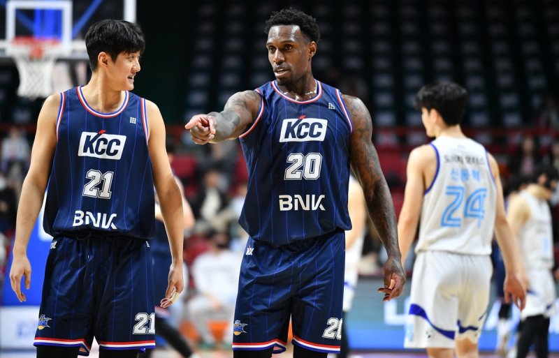 라건아 20점·10리바운드…프로농구 KCC, 삼성 완파 - 파이낸셜뉴스