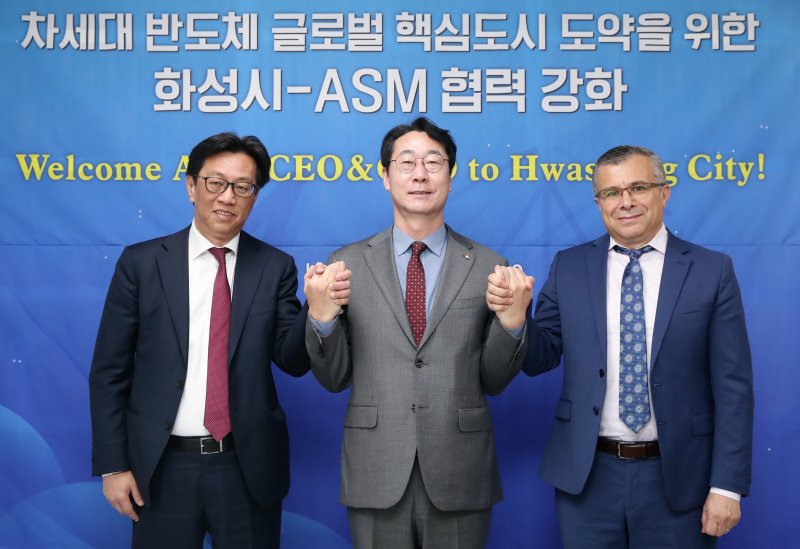"떠나는 그대 고마웠소" 화성시 벤자민 로 ASM CEO에 감사패 - 파이낸셜뉴스