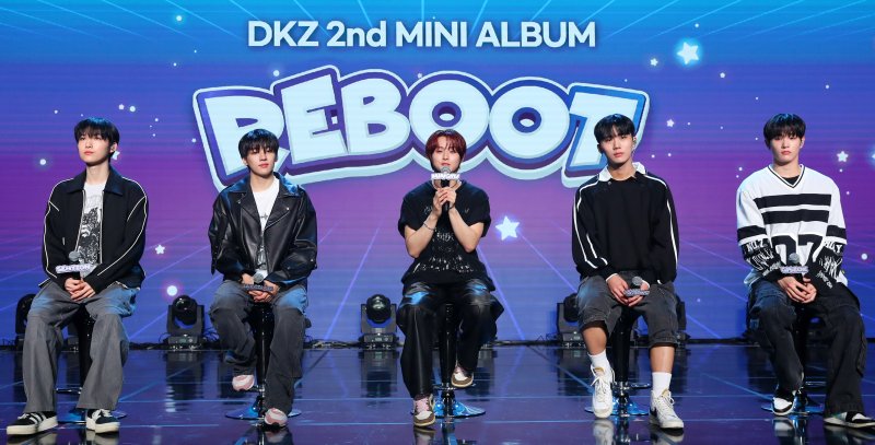 '5주년' DKZ, 멤버 재편·긴 공백기에도…다시 시작합니다 - 헉스