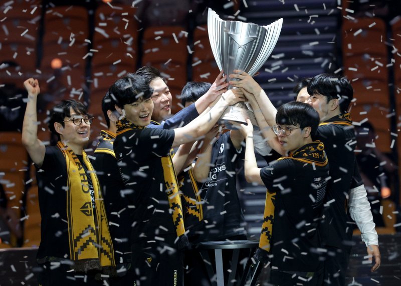 [뉴스1 PICK]'LCK 최초 4연속 우승', 젠지 'e스포츠 새로운 역사 작성' - 파이낸셜뉴스