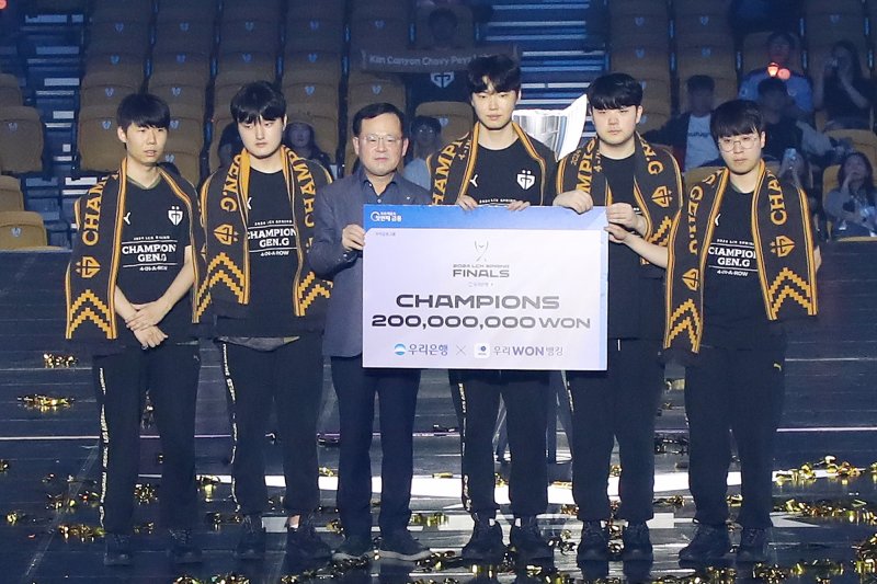 우리은행, LCK 스프링 챔피언 젠지팀에 2억 시상 - 파이낸셜뉴스