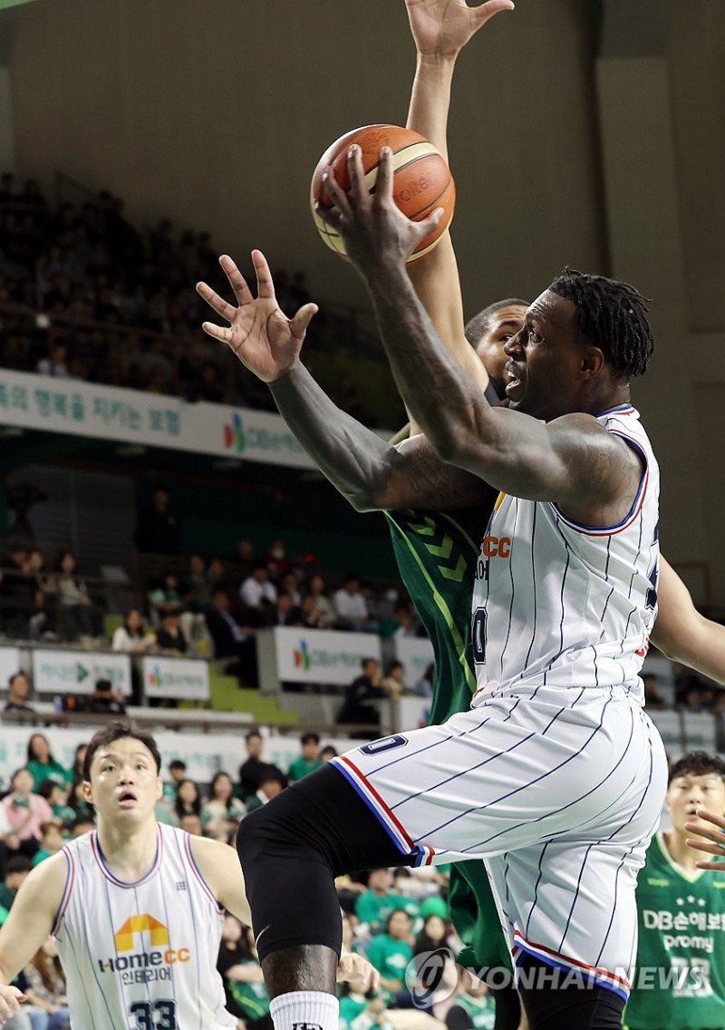 '34점 19리바운드' 라건아, 다리에 쥐까지…"KCC에서도 우승" - 파이낸셜뉴스