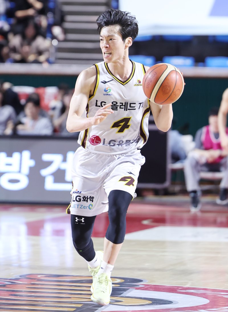 '머레이 더블더블' LG, KT 꺾고 4강 PO 1차전 승…78.8% 확률 잡았다 - 파이낸셜뉴스